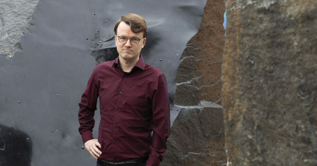 A rap algorithm led him to research language models at Google DeepMind ...